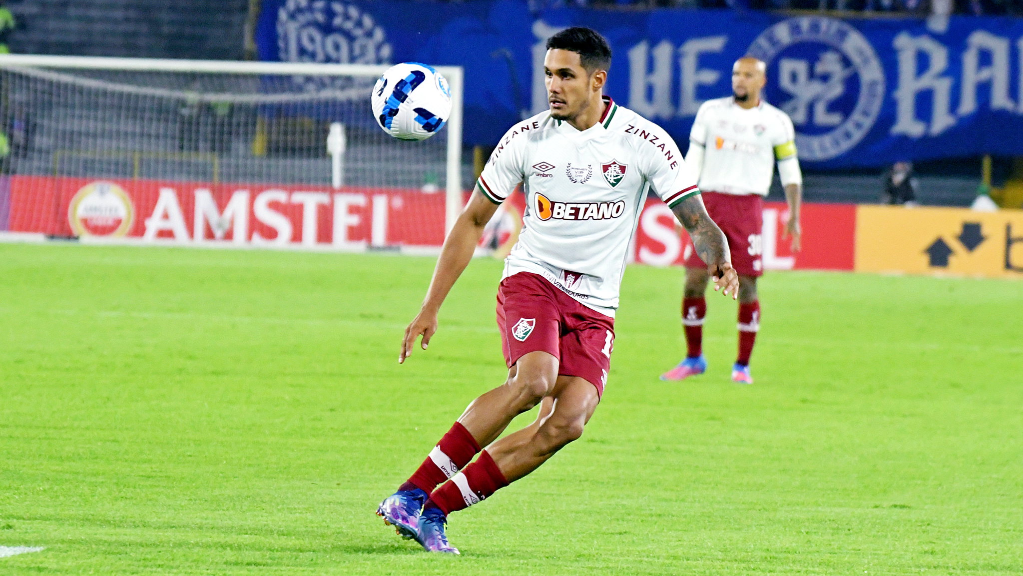 Cris Silva ganha sequência e se firma entre os titulares no Flu