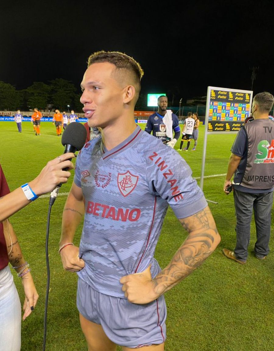 Calegari marca primeiro gol como profissional e Flu garante ...