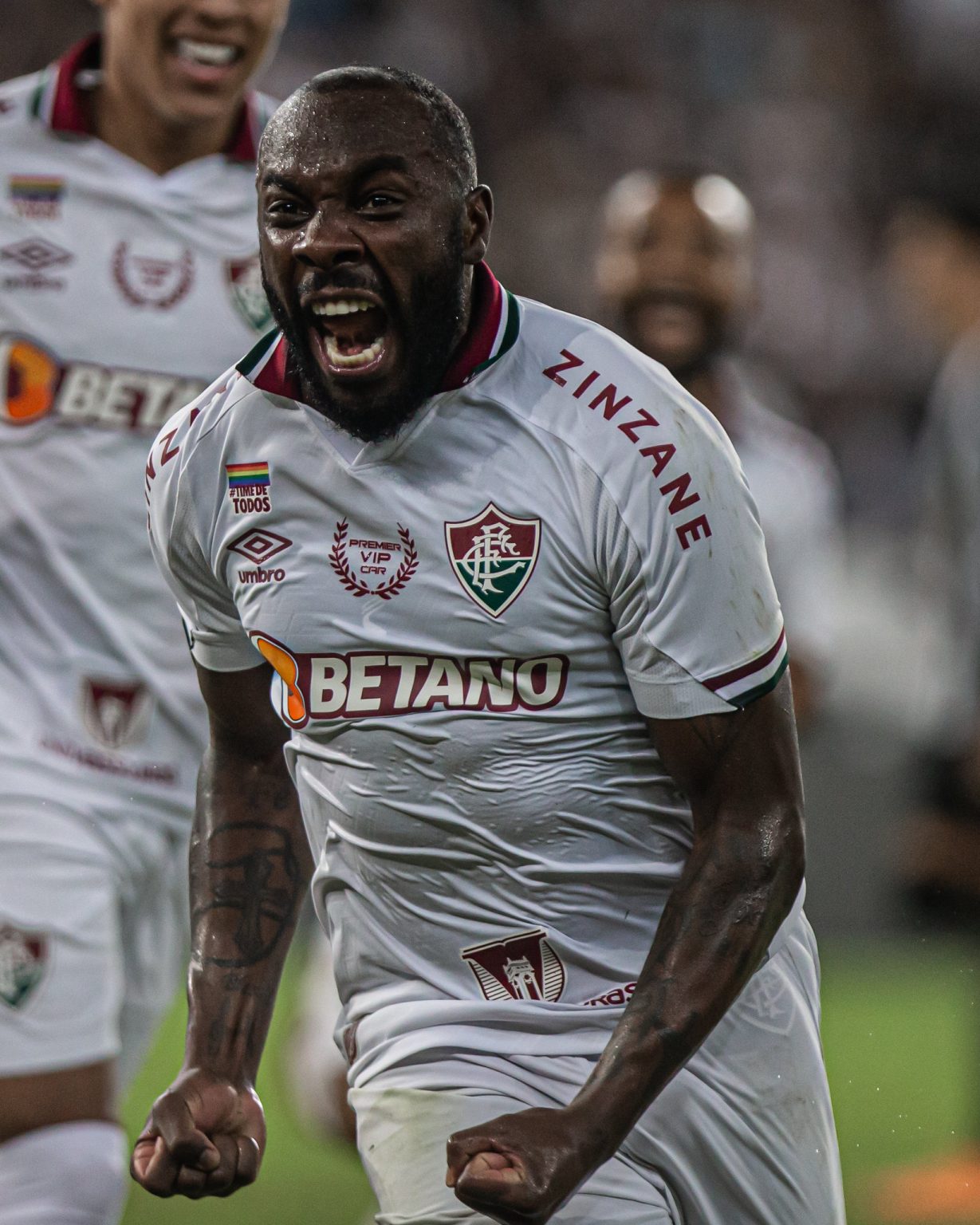 Manoel teve quatro propostas para deixa o Fluminense mas optou por ficar