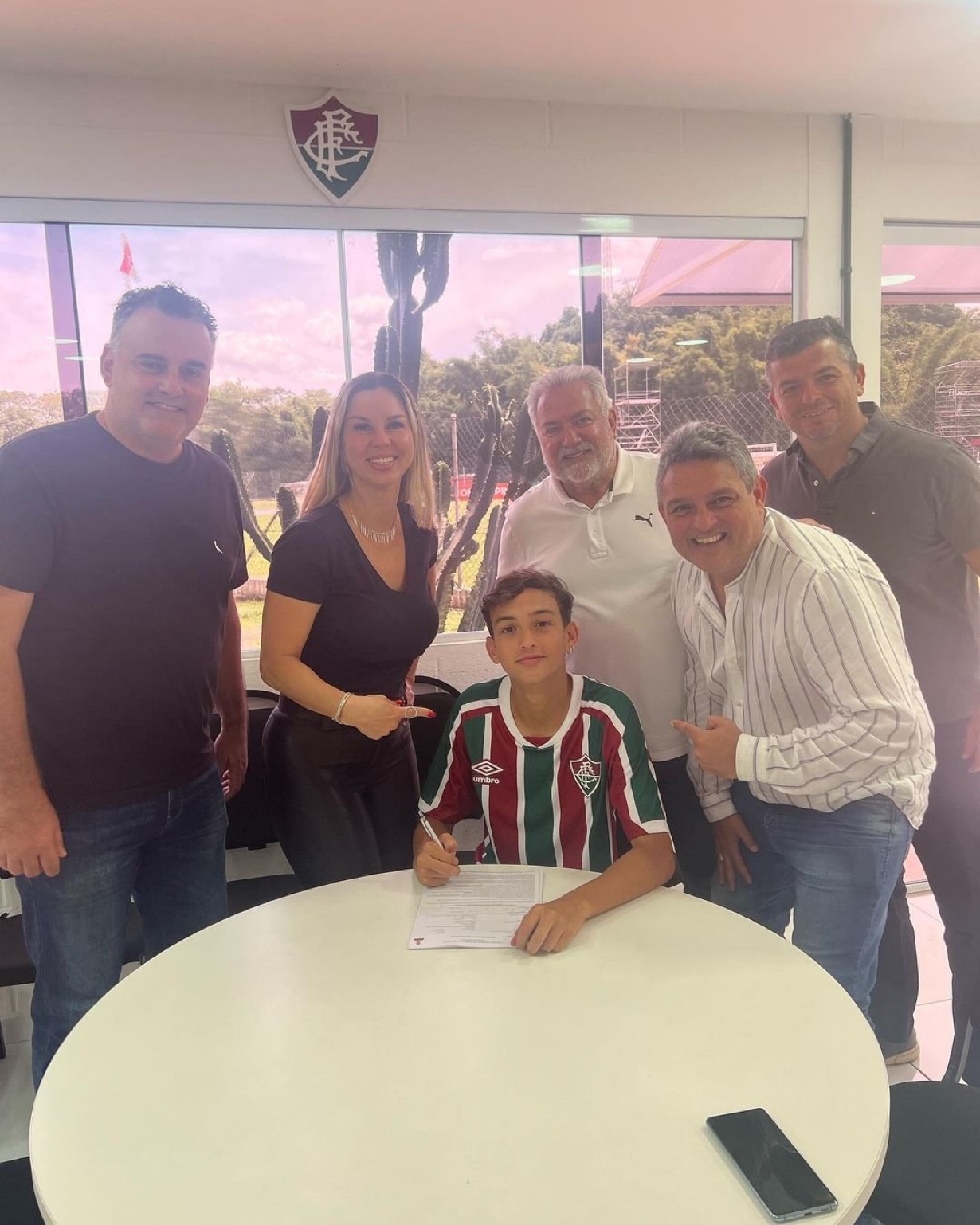 Fluminense assina primeiro contrato profissional com Kauã Velon ...