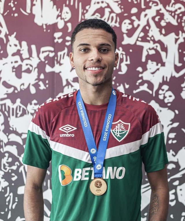 Alexsander se reapresenta ao Fluminense e fala sobre experiência no Sul ...