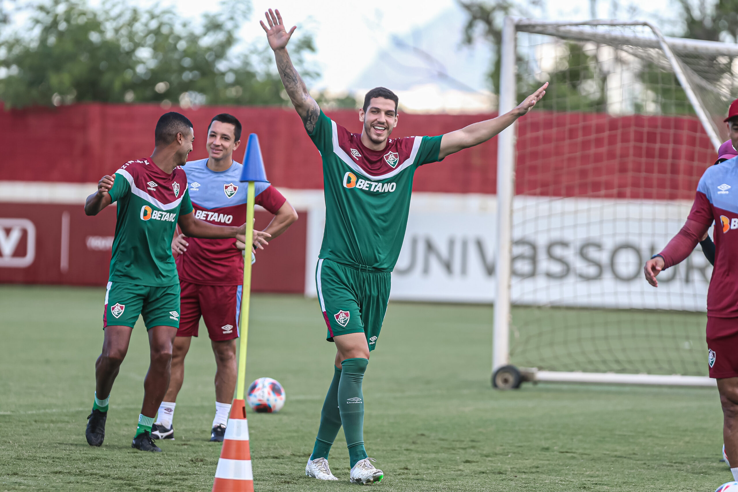 Nino fala sobre completar 200 partidas pelo Fluminense e projeta duelo ...