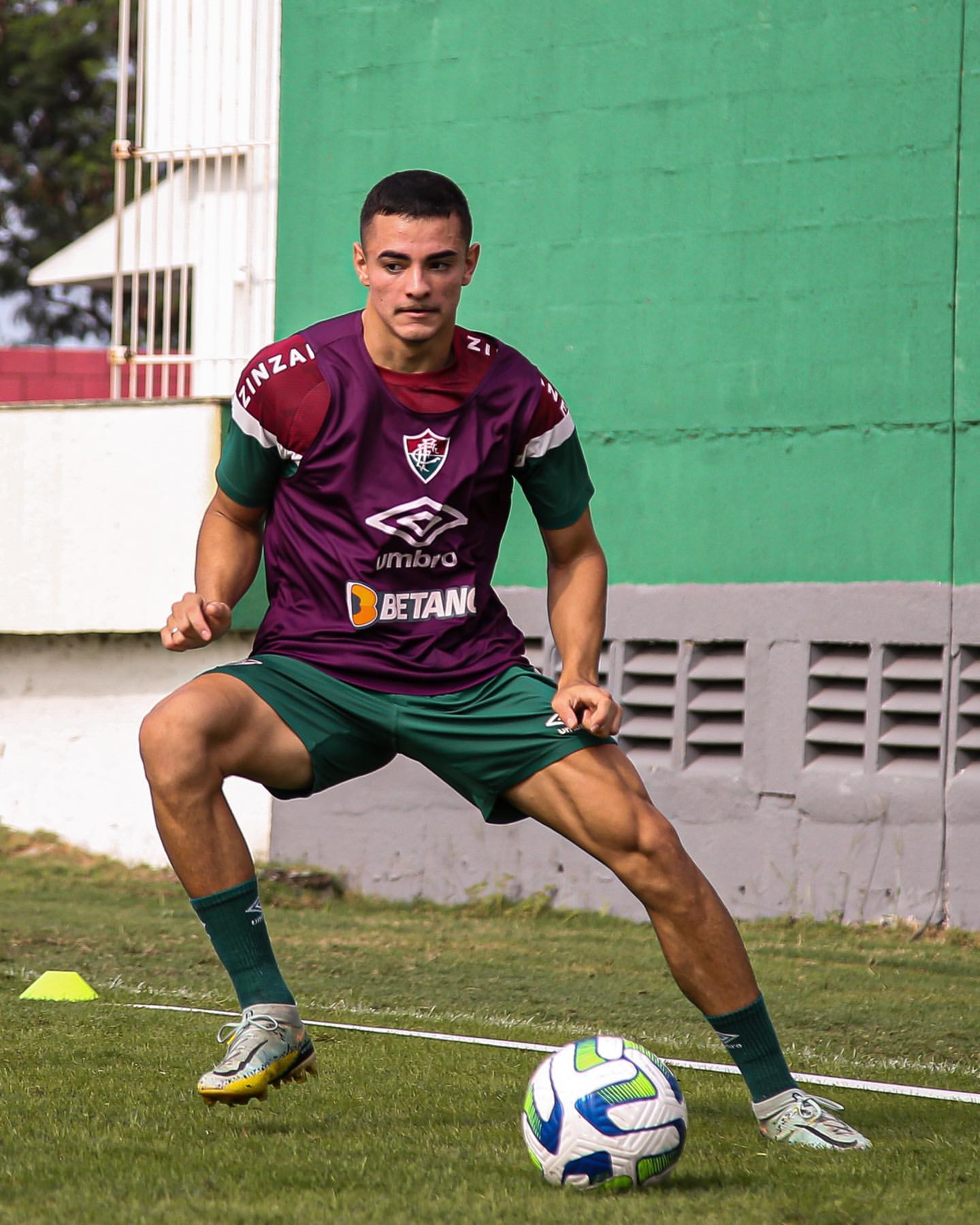 Felipe Andrade faz sua estreia pelo time profissional do Fluminense ...