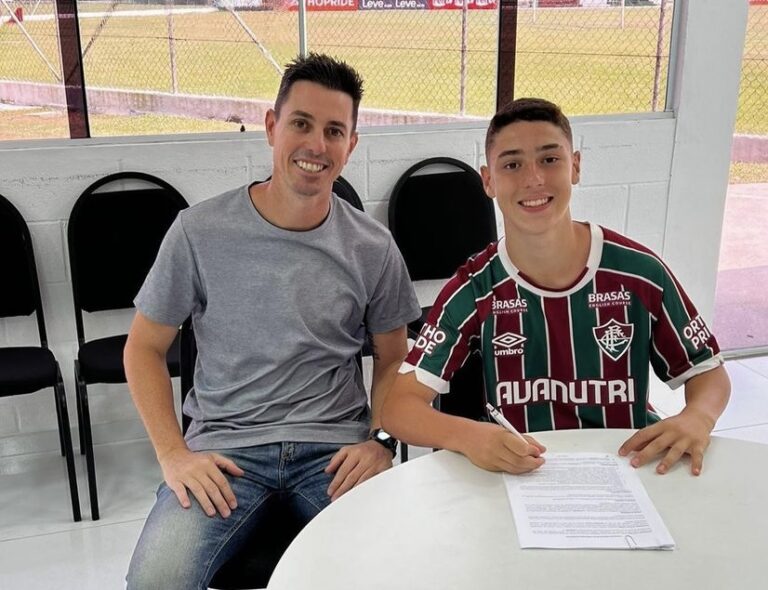 Alessandro Rangel, filho do ex-atacante Alessandro Nunes, assina ...