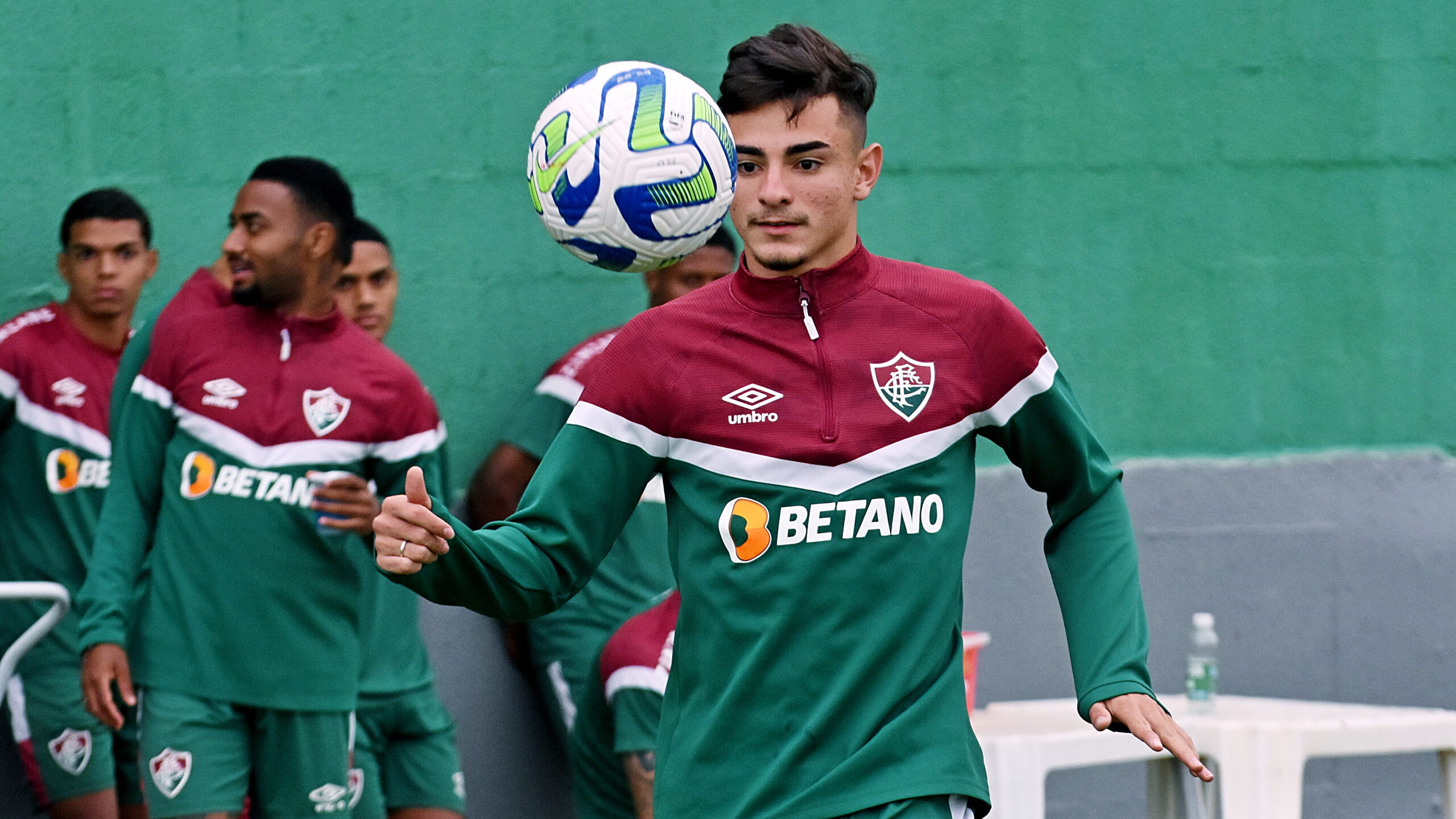 Felipe Andrade pode ganhar primeira chance como titular no time principal do Fluminense ...