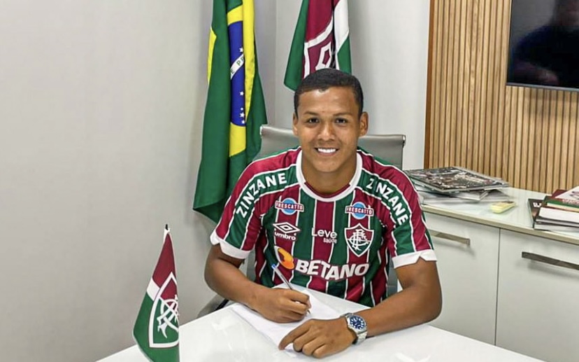 Lateral-esquerdo Rafael Reis estende contrato com o Fluminense até ...