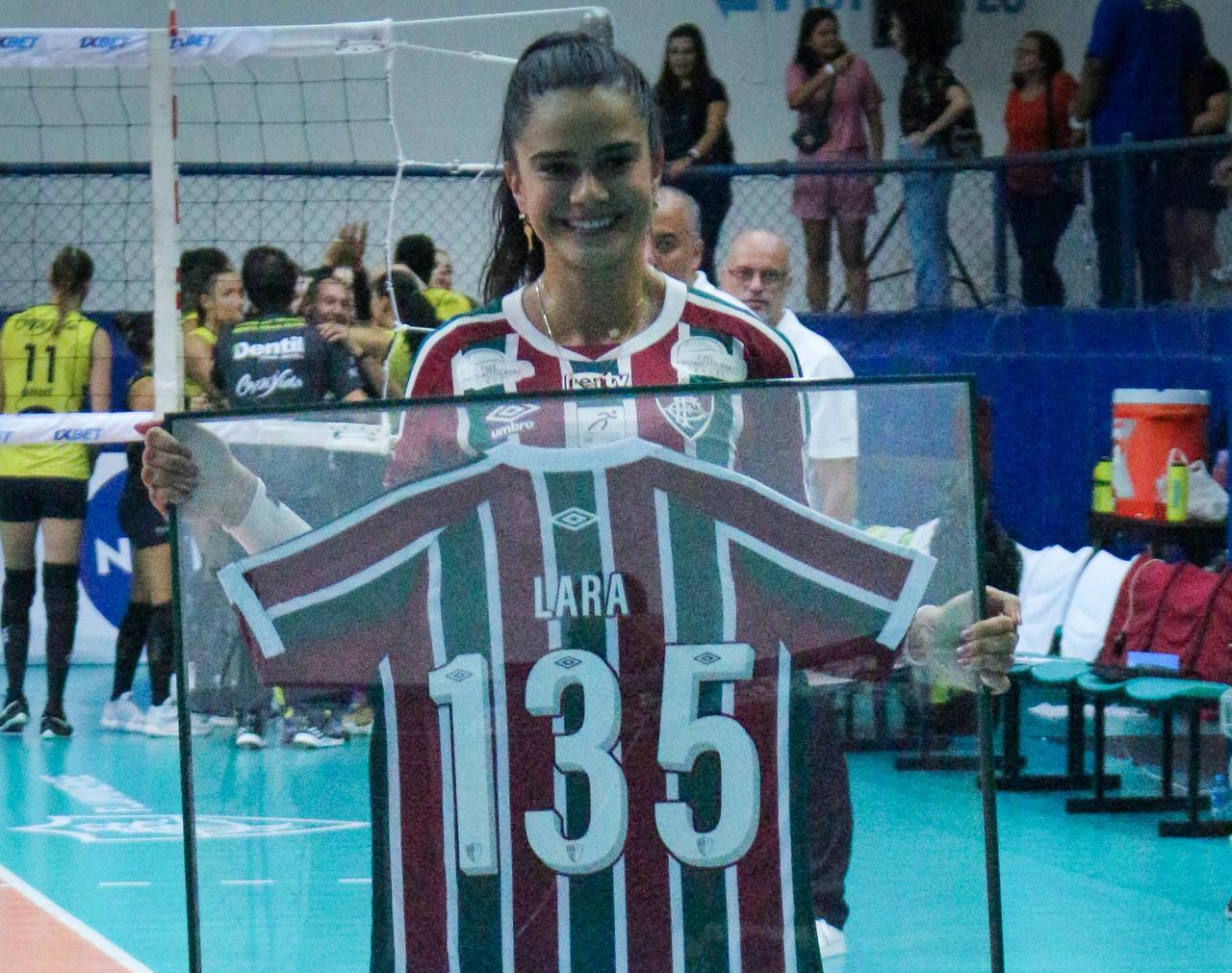 Lara fala sobre o retorno ao Flu e sobre sua recuperação: "Bate aquela ...