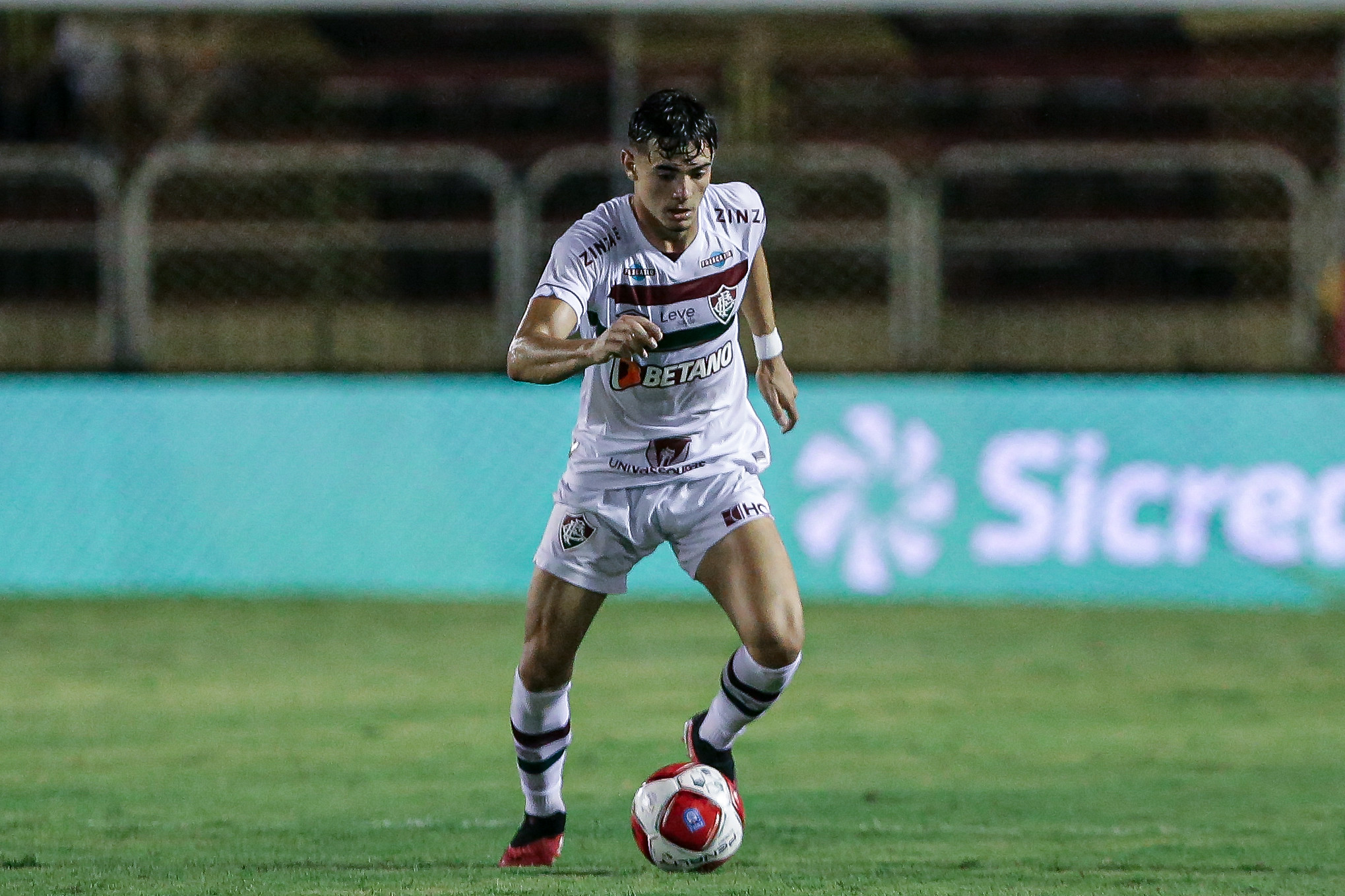 Zagueiro de origem, Felipe Andrade mostra polivalência e é destaque do ...