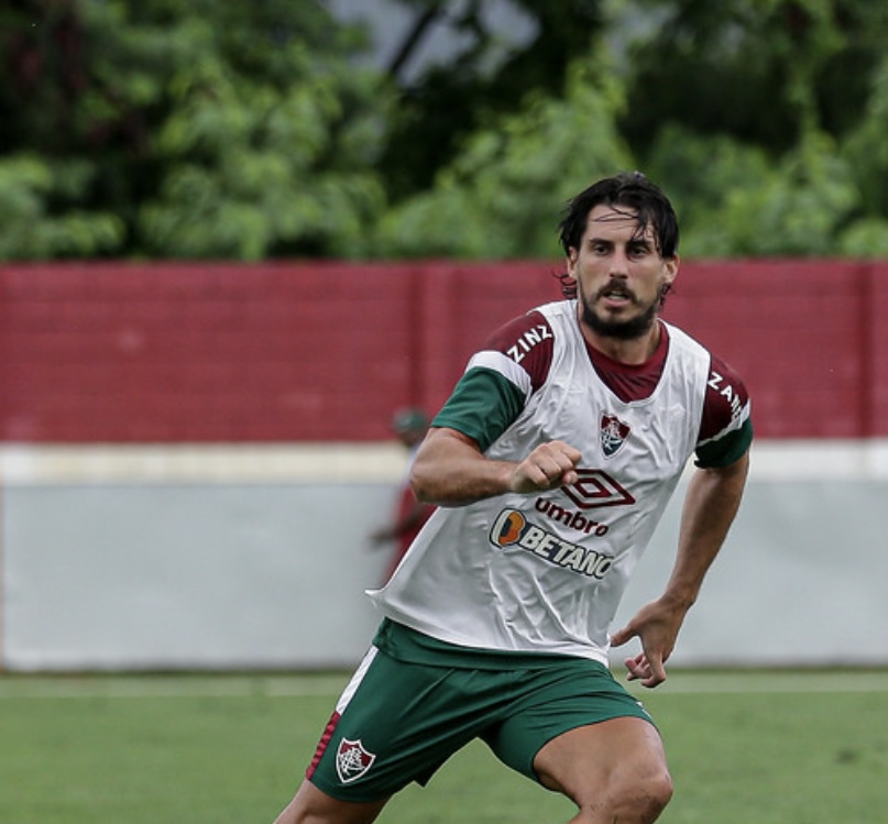 Gabriel Pires faz primeiro treino com elenco do Fluminense no CT Carlos ...
