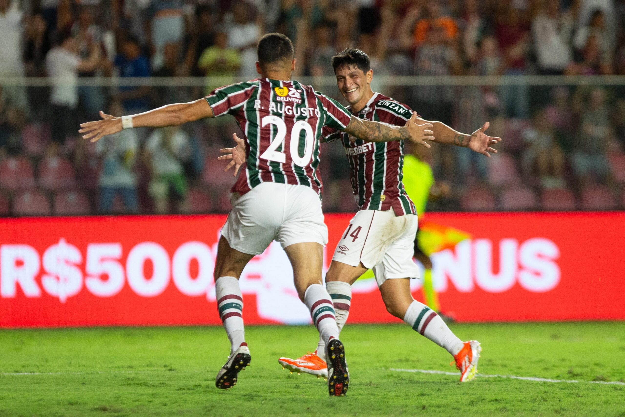 Renato Augusto faz seu primeiro gol com a camisa do Fluminense ...