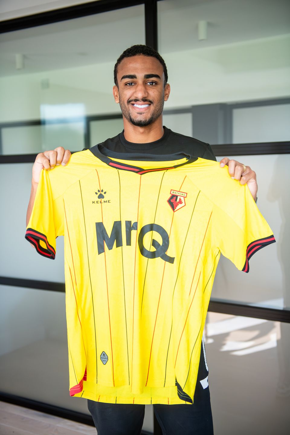 Kayky Almeida é anunciado pelo Waford - Zagueiro se despede do Flu em ...