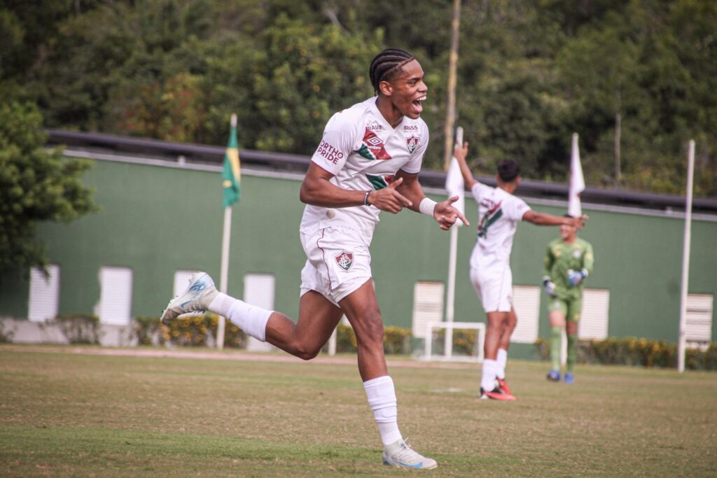 Matheus Reis comenta sobre experiência com o elenco principal do ...