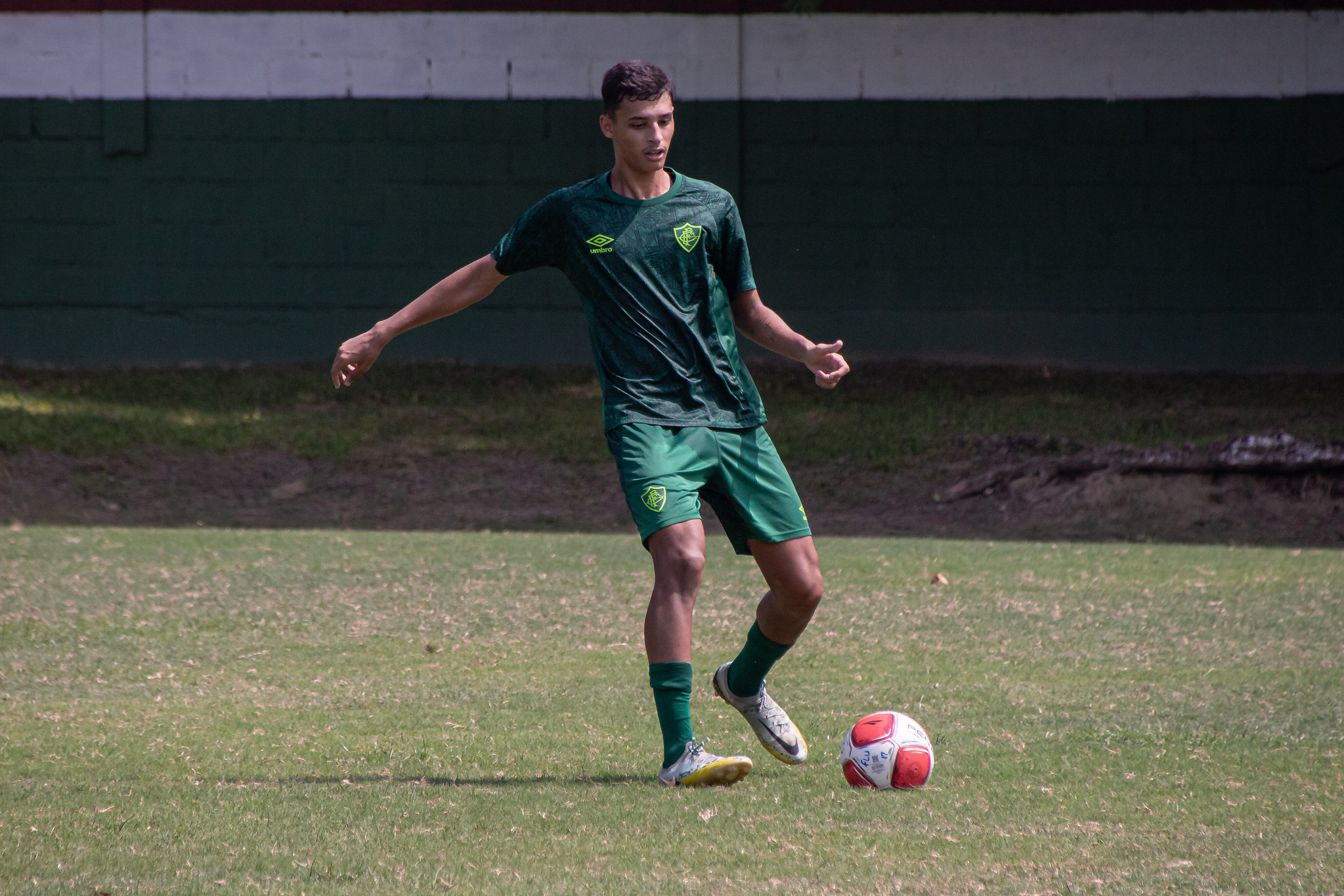 Rodrigo Bringel, zagueiro formado em Xerém, retorna ao Goiás; confira ...