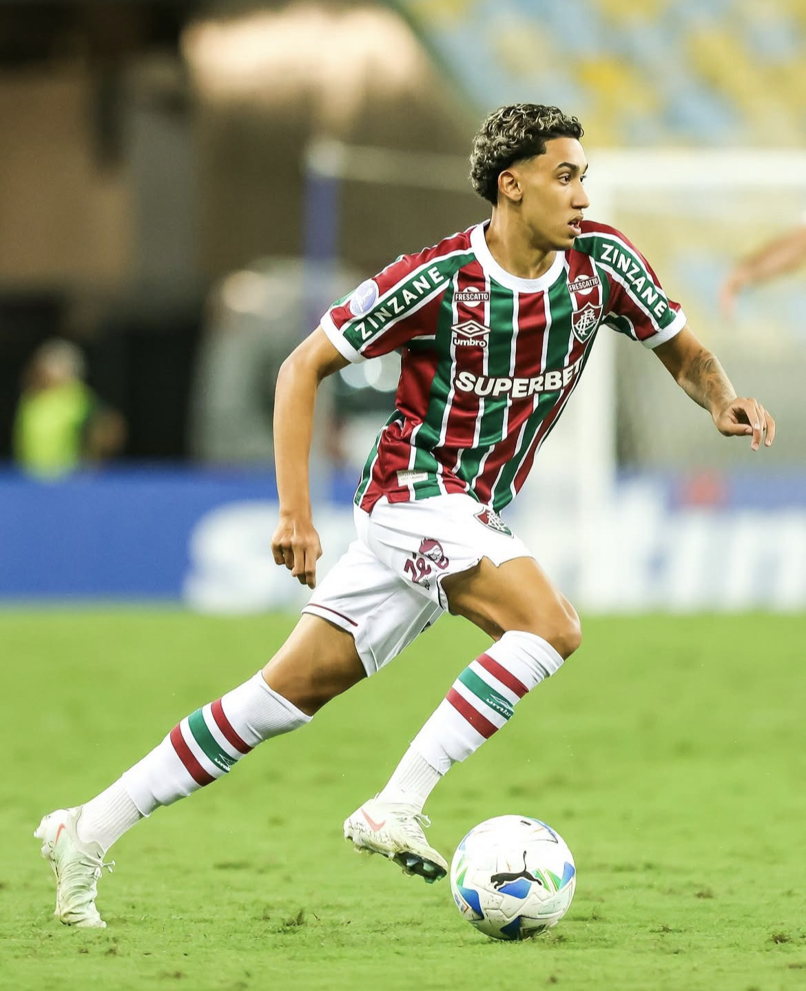 Isaque é liberado pelo Flu para viajar e acertar com o Shakhtar Donetsk ...