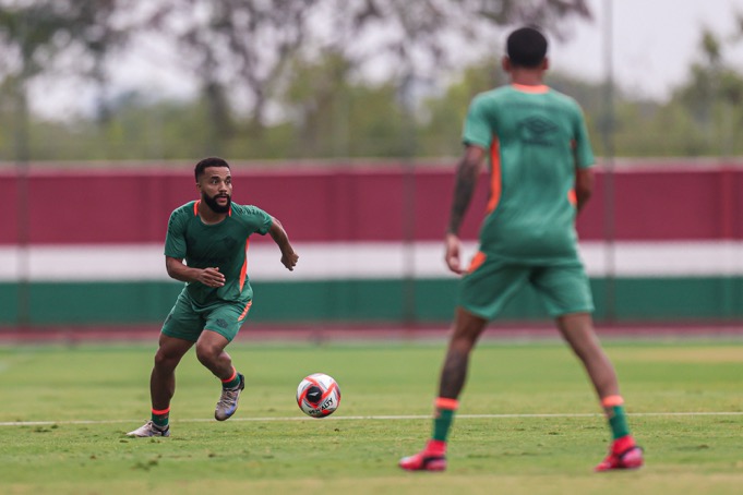 Samuel Xavier volta a atuar em jogo-treino e avança na recuperação de ...